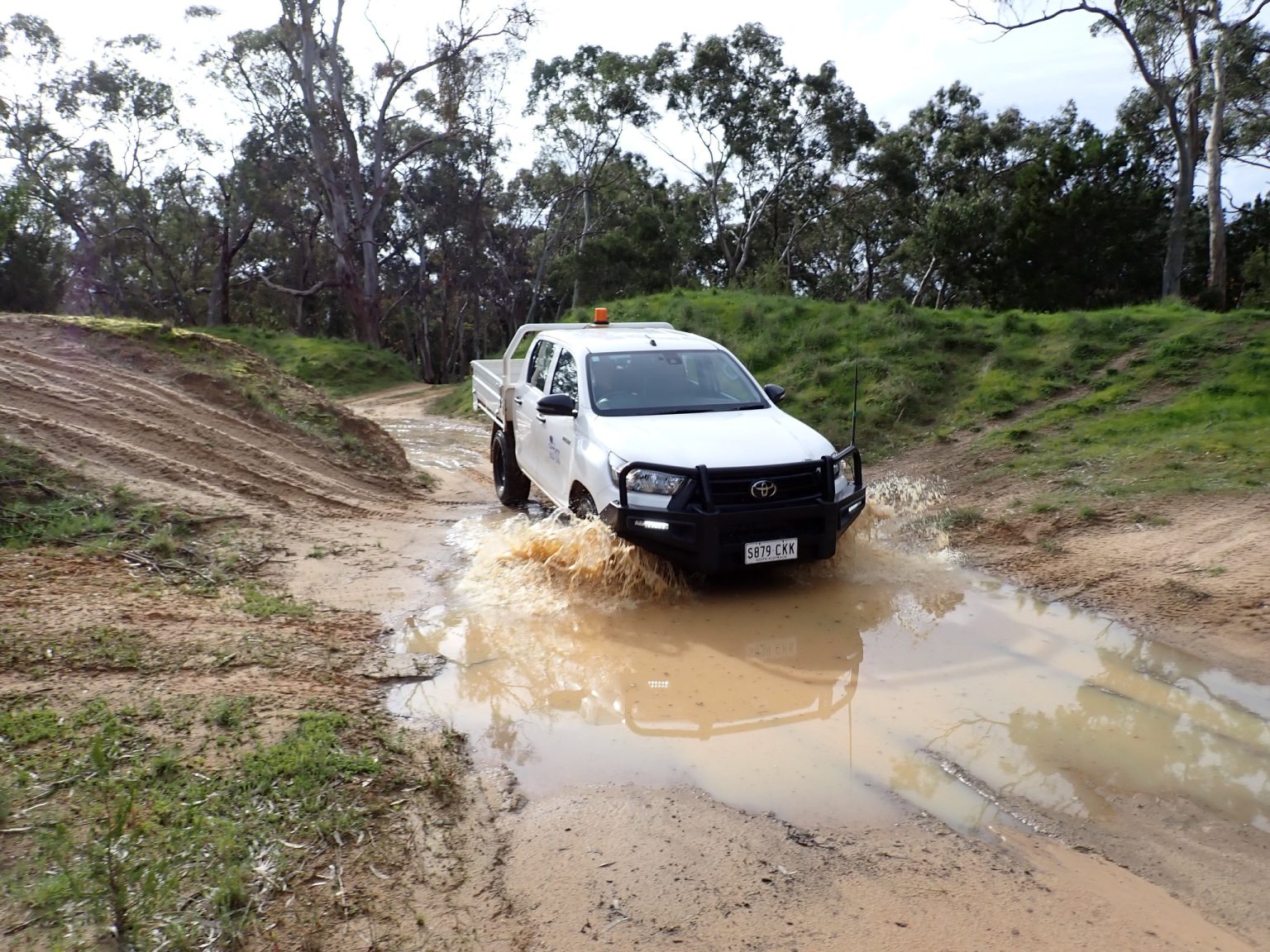 A Basic Guide to 4WD for Fleet Users of Toyota Hilux and 79 Land ...