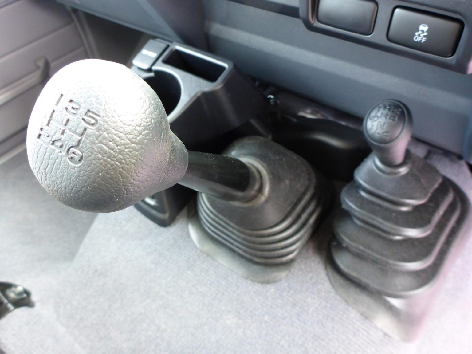 A Basic Guide to 4WD for Fleet Users of Toyota Hilux and 79 Land ...